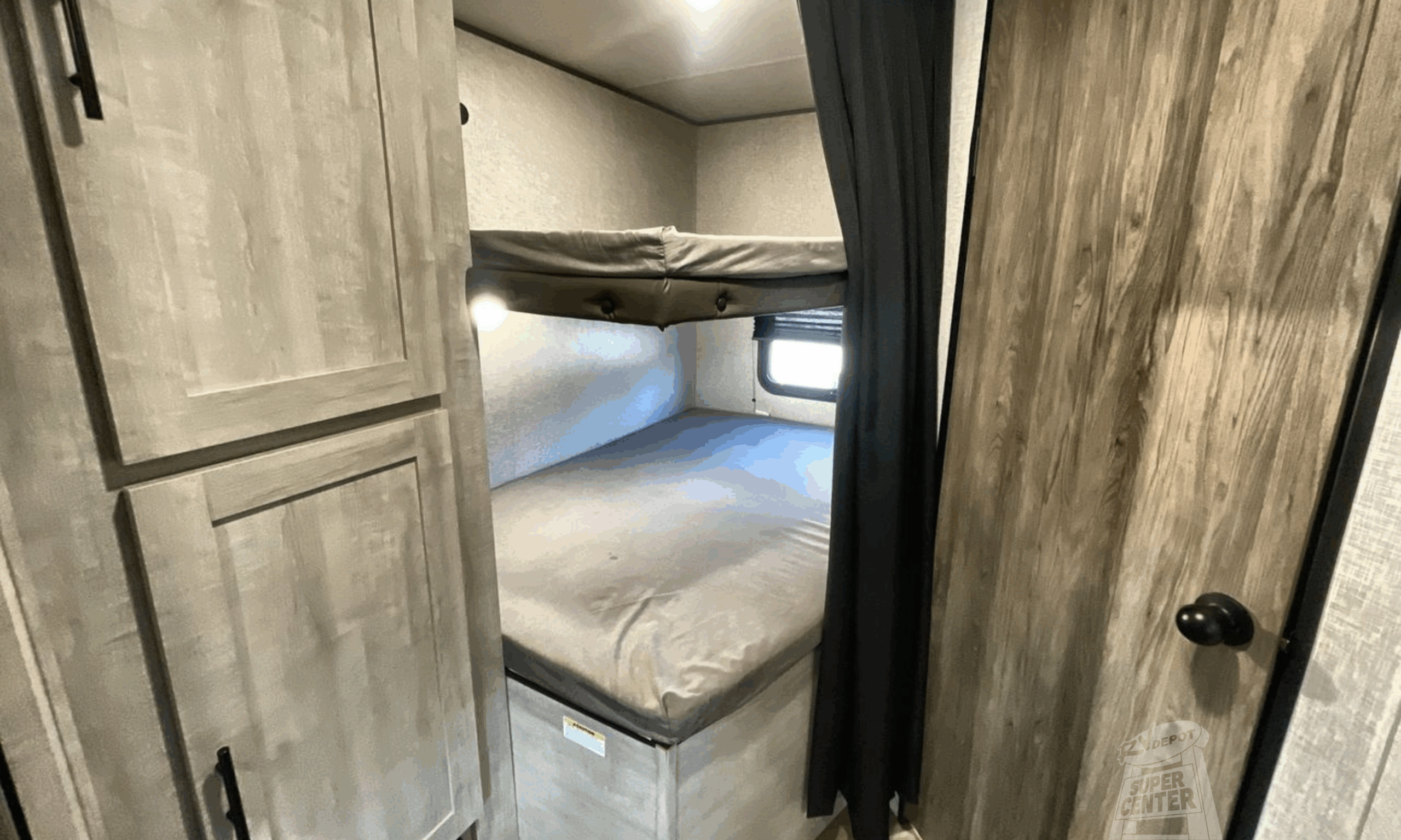 2025 Crossroads Zinger 260BH: 7 Reasons Families Choose It